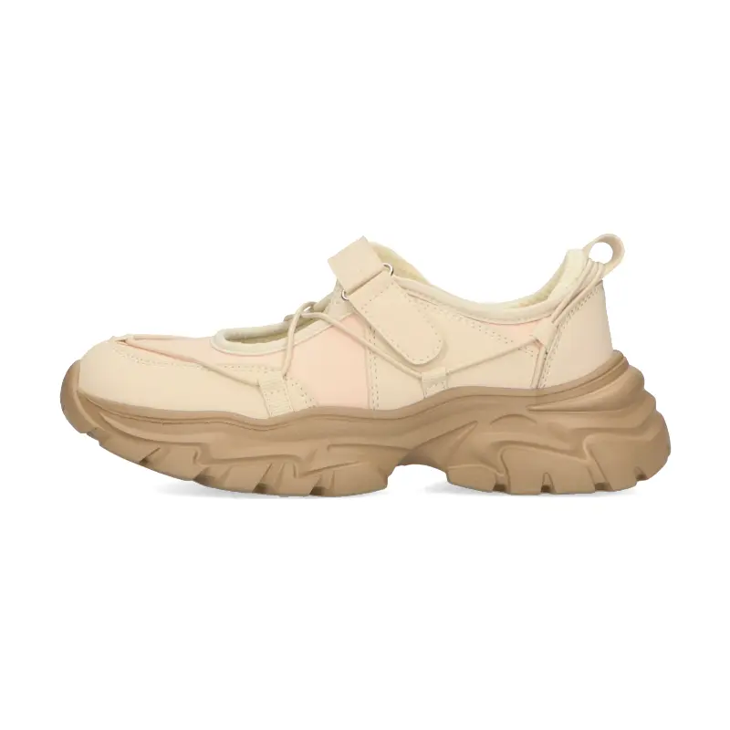 旬のメリージェーン型も！ 『オリエンタルトラフィック』のスポーツブランド『ORTR』きれいめスニーカー4選 | MORE