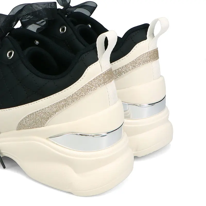 旬のメリージェーン型も！ 『オリエンタルトラフィック』のスポーツブランド『ORTR』きれいめスニーカー4選 | MORE