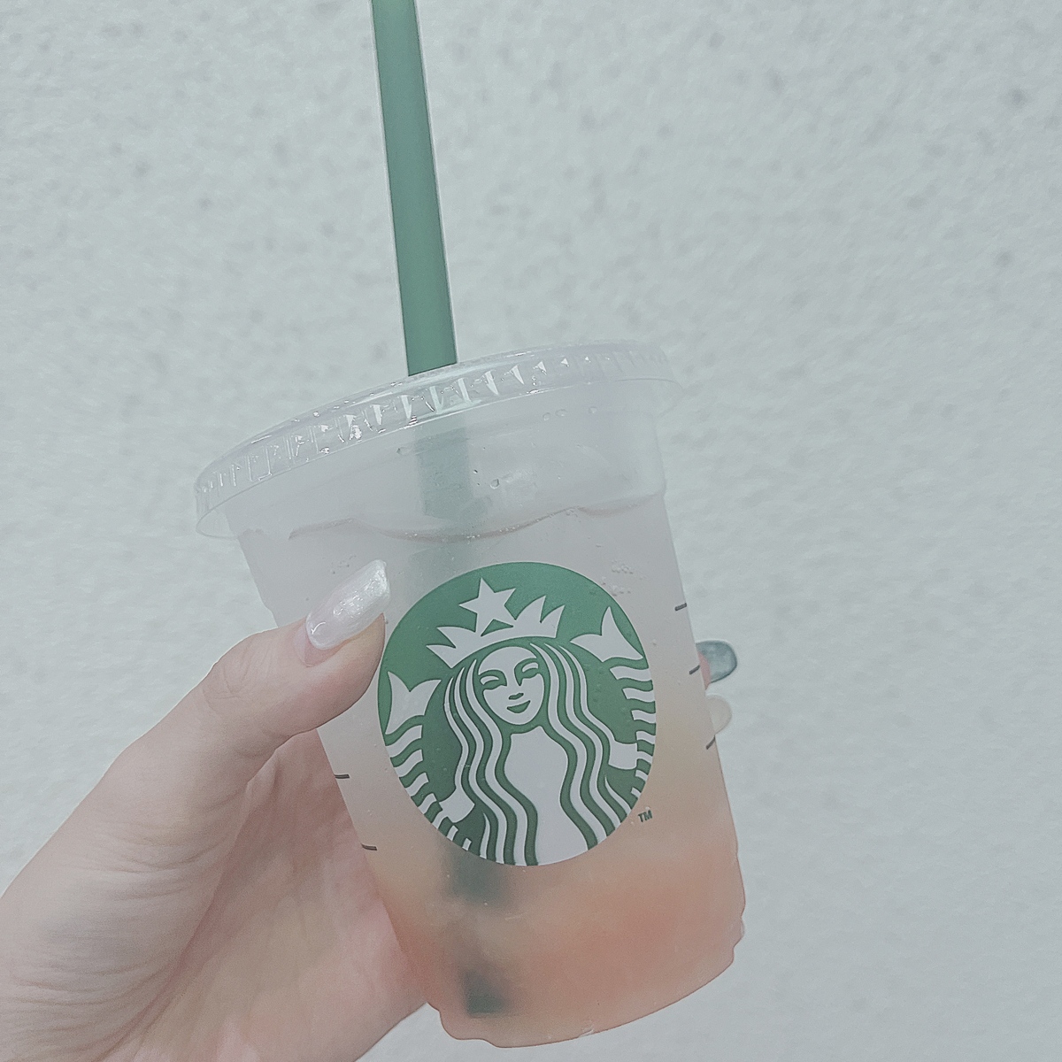 【スタバ新作】めずらしい炭酸ドリンクのチラックスソーダピーチ