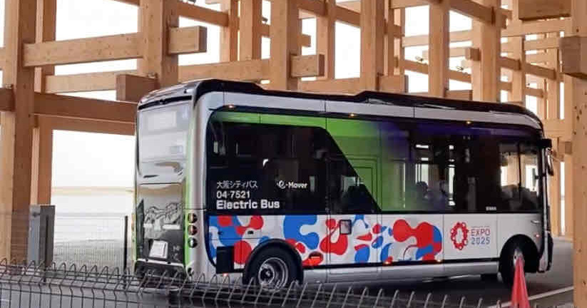 【大阪・関西万博2025】知っておくと便利なシャトルバス『e Mover』乗ってみた！乗車方法・料金・絶景ポイントをレポート | MORE