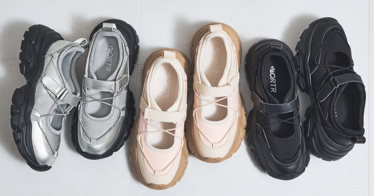 旬のメリージェーン型も！ 『オリエンタルトラフィック』のスポーツブランド『ORTR』きれいめスニーカー4選 | MORE